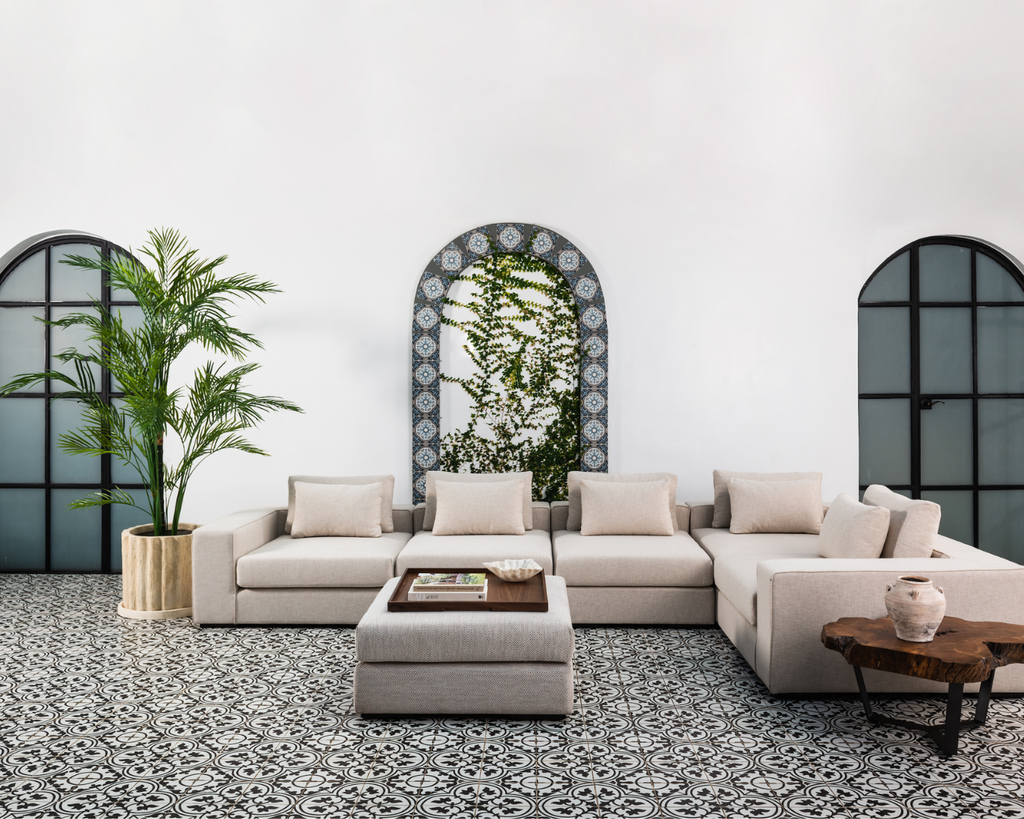 Philux | M Corner Element – Philux Inc.